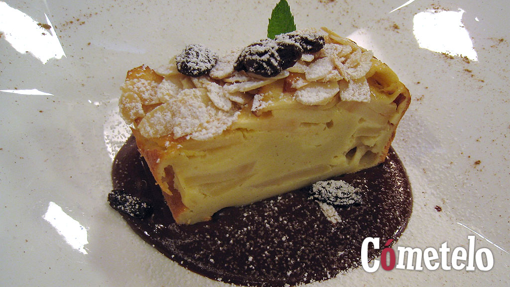 Pastel de manzanas con salsa de chocolate, este jueves en "Cómetelo"