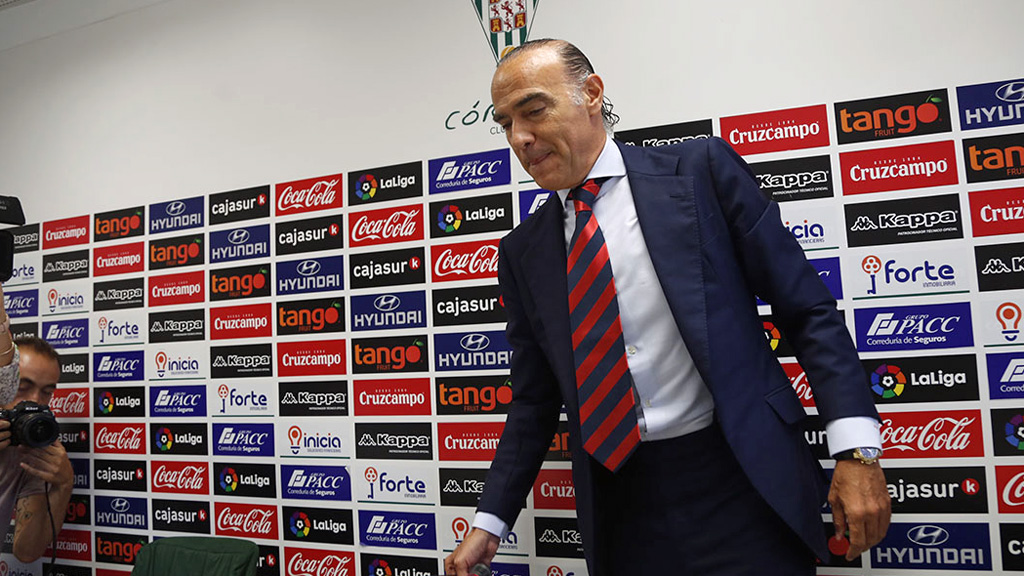 Luis Oliver se despide del Córdoba atacando y le sustituye Rafa Berges
