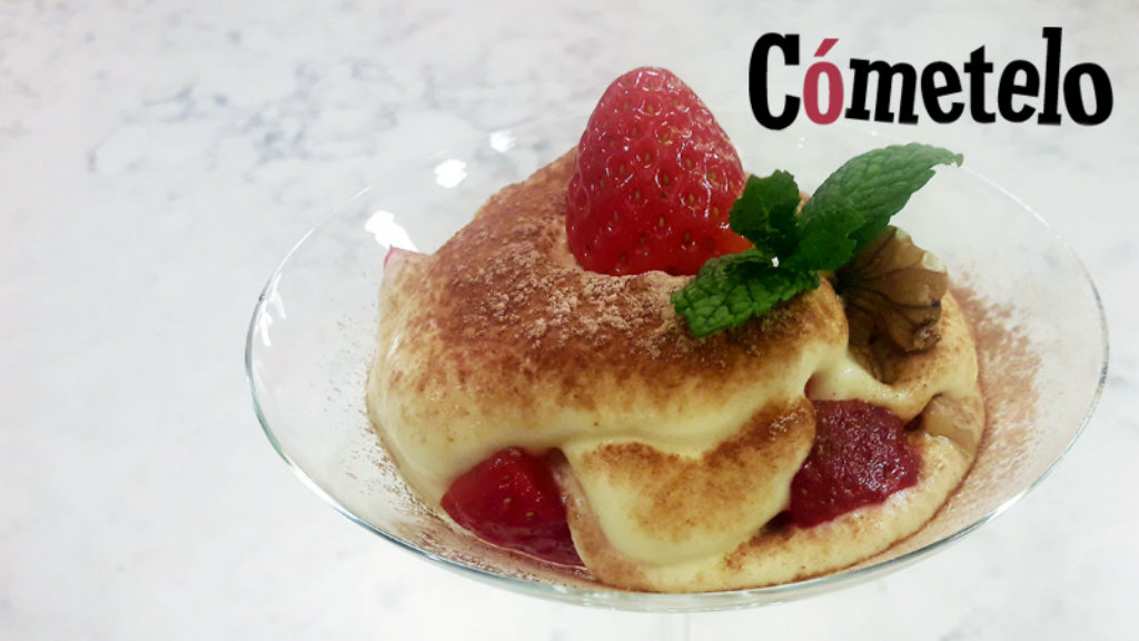 "Cómetelo" prepara un exquisito tiramisú de fresas y chocolate