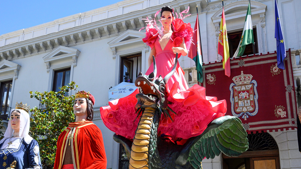 La Tarasca de Granada se viste de flamenca