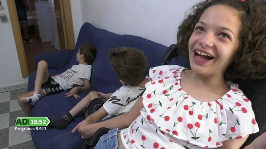 Los hermanos Lidia, Iván y Rubén viven en un garaje porque su casa no ...