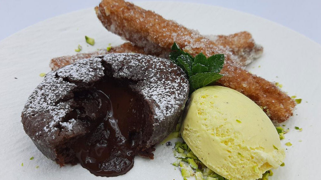 Coulant de chocolate, un clásico de los postres, en Cómetelo