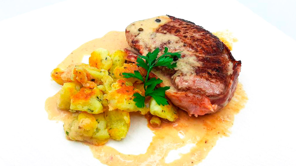 Solomillo a la pimienta con ñoquis sin gluten, nueva propuesta de Cómetelo