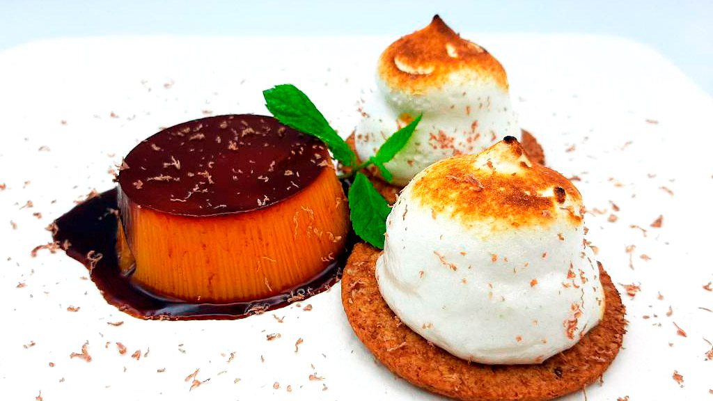 Tocino de cielo y merengue, doble ración de postre en Cómetelo