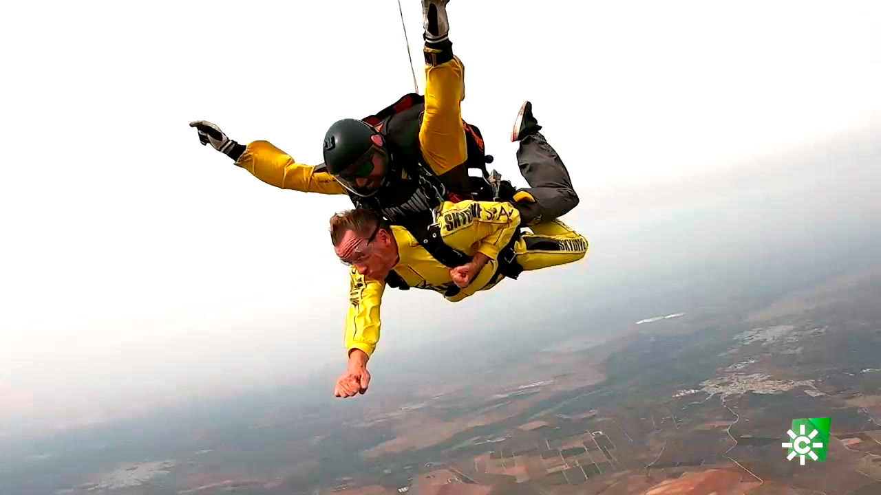 Entre Compadres | La locura de Los Compadres: saltar en paracaídas ...