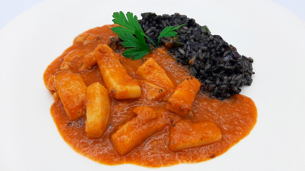 Jibia al comino con arroz negro, la receta que abre la semana en "Cómetelo"