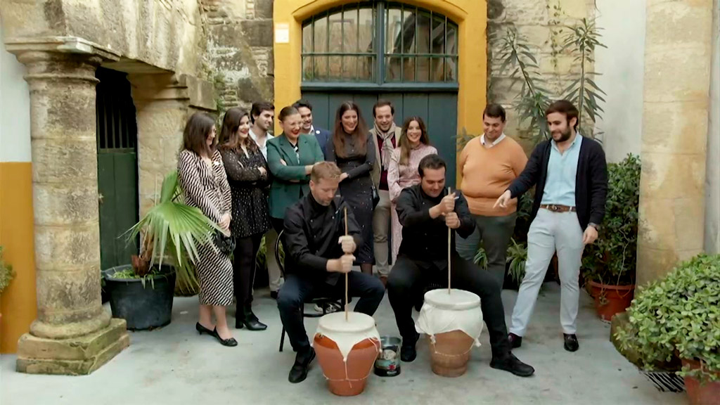 Entre Compadres | Los Compadres trabajan... y disfrutan en una zambomba en Jerez