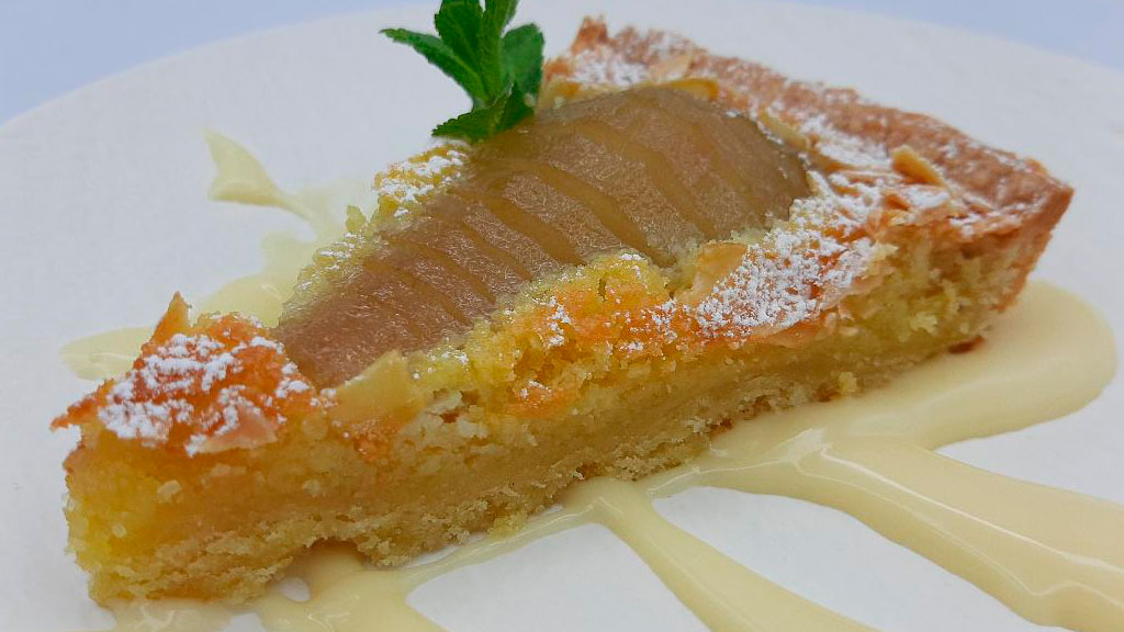 Tarta de peras con crema de almendra, delicioso postre en Cómetelo