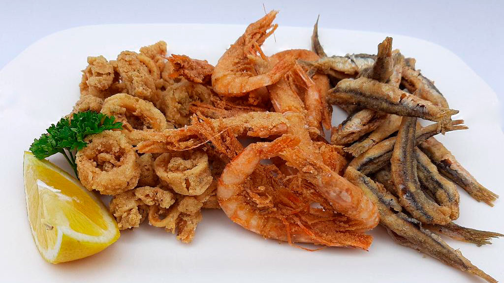 Cómetelo propone "pescaíto frito con aliño de pimientos"