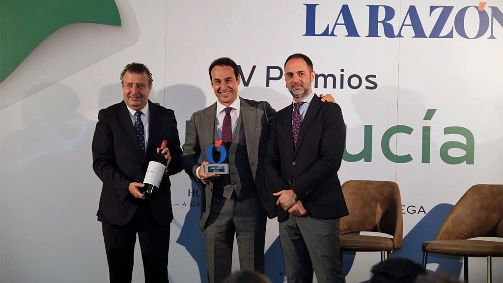 Javier Aguilar recibe el Premio Comunicación de Andalucía de La Razón