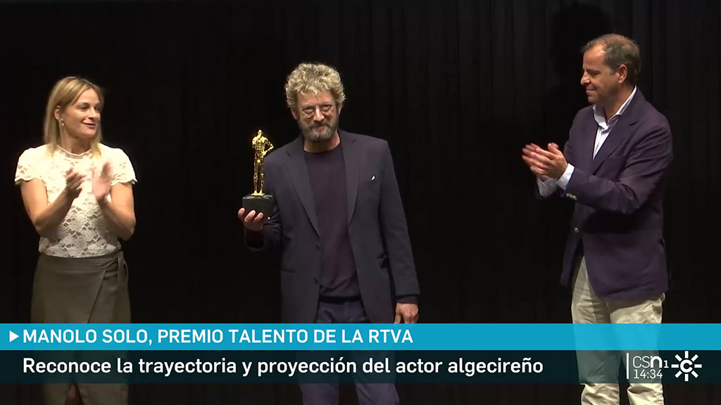El actor Manolo Solo recibe el premio Talento Andaluz de la RTVA