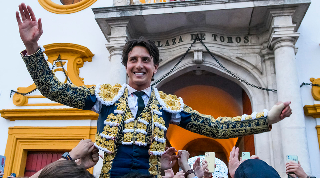 Roca Rey abre la Puerta del Príncipe