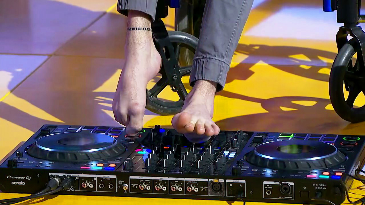 La tarde, aquí y ahora | Kiko, el DJ malagueño que pincha discos ...