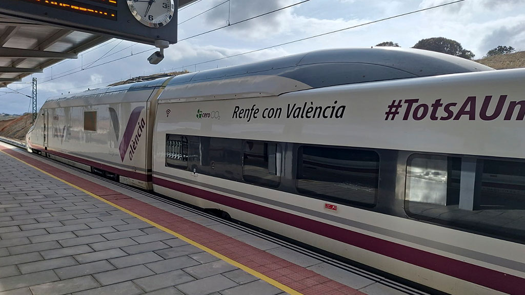 Los trenes de alta velocidad vuelven a circular entre Valencia y Madrid