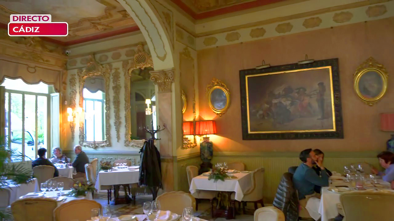 La tarde, aquí y ahora | La cafetería Royalty de Cádiz, un café ...