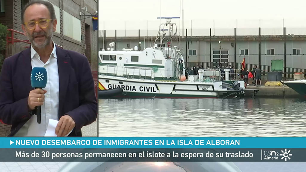 35 migrantes esperan su traslado al puerto de Almería desde la Isla de ...