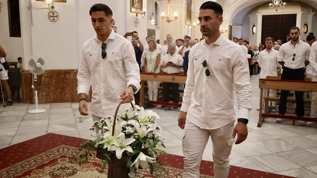Ofrenda floral al patrón de la ciudad y visita al Ayuntamiento, actos ...