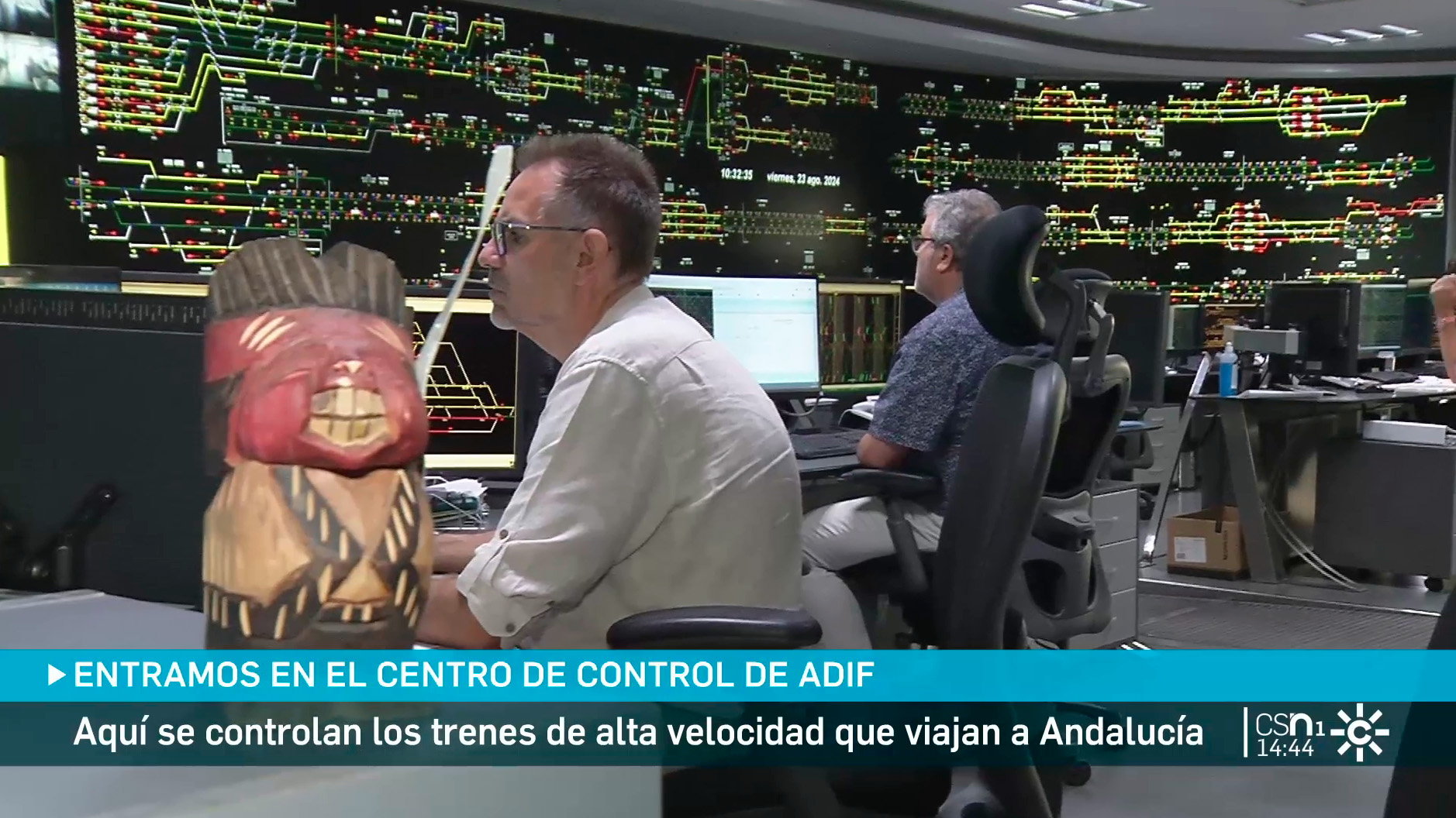 Así es el centro de control de Adif que controla la red de alta velocidad
