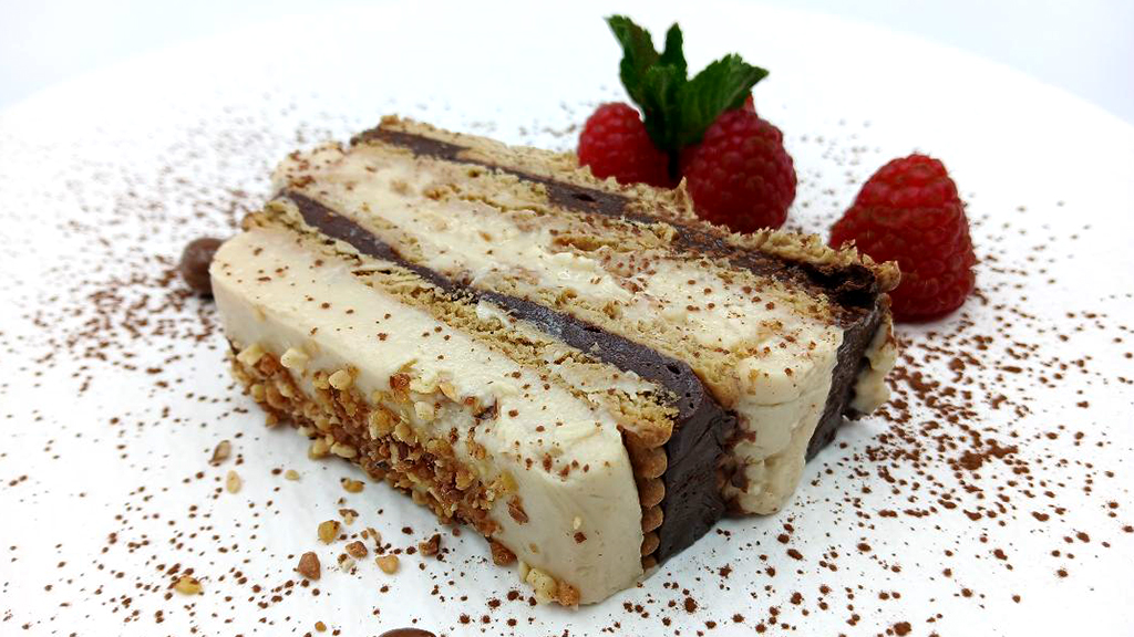 Tarta de turrón con crema de cacao, el postre de este viernes en "Cómetelo"