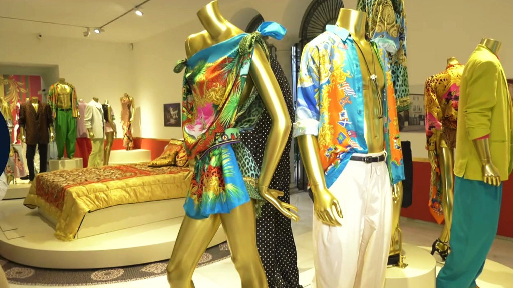 Andalucía Directo | Más de 500 diseños de Versace en Málaga, una ...