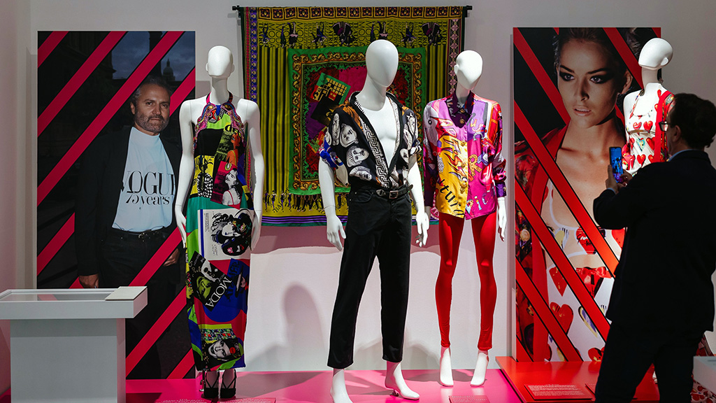 Málaga se viste de Versace con una retrospectiva de su obra