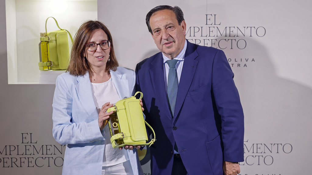 "El complemento perfecto", la nueva campaña del aceite de oliva que une moda y gastronomía